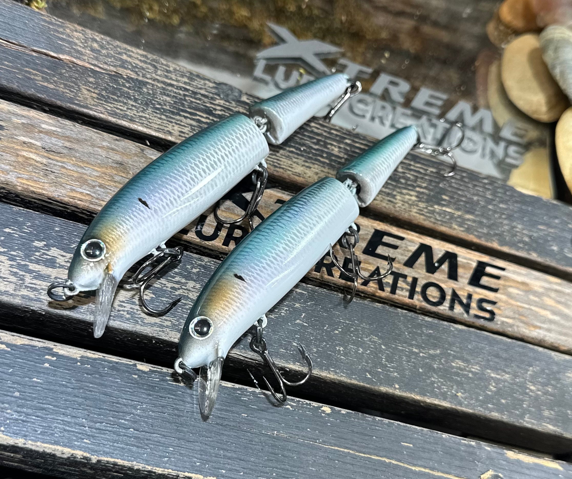 **NEW ** 2 LURES ** BOMBER JOINTED LONG A 5IN - EMERALD HERRING